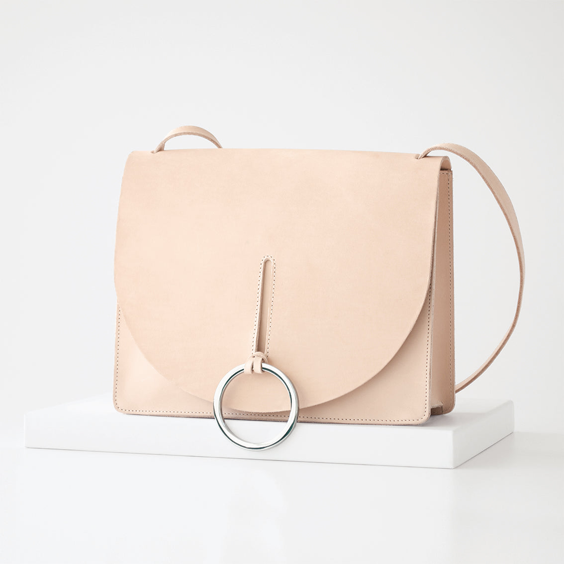 Laura Box Bag | Historia hecha a mano de António - The Feeting Room